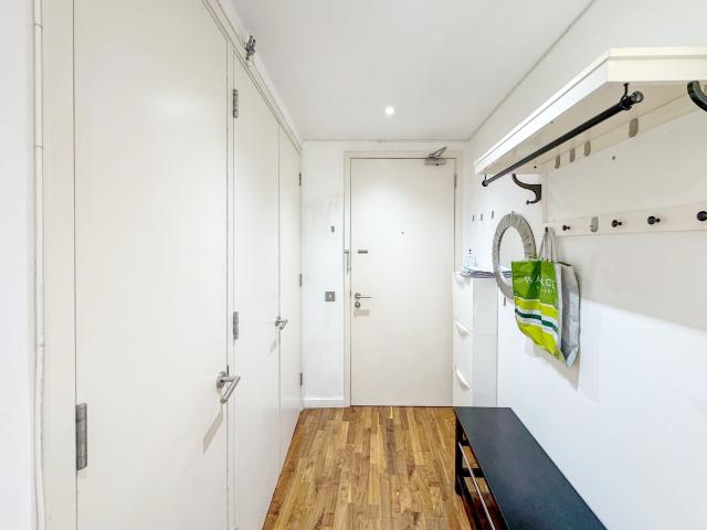 2 bedroom flat to rent on Fairmont Avenue, London
