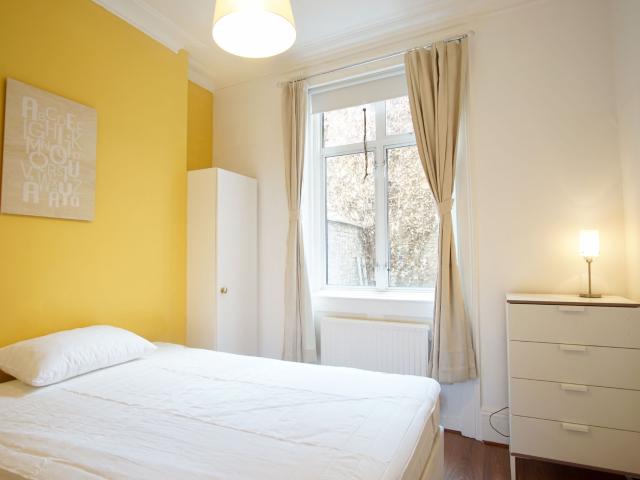 2 bedroom flat to rent on Gloucester Place, London
