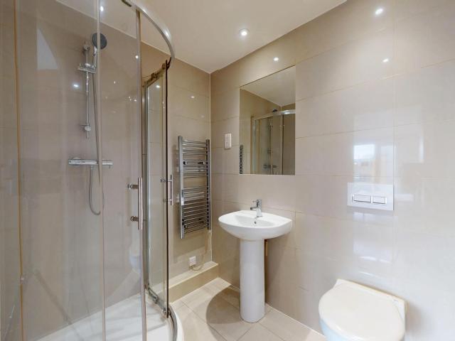 2 bedroom flat to rent on Headstone Road, London