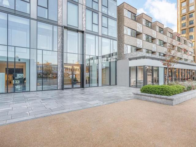 2 bedroom flat to rent on Highgate Hill, London