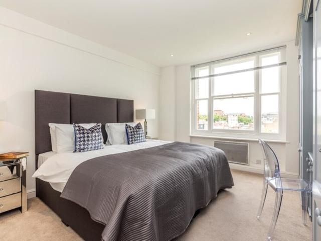2 bedroom flat to rent on Hill Street, London