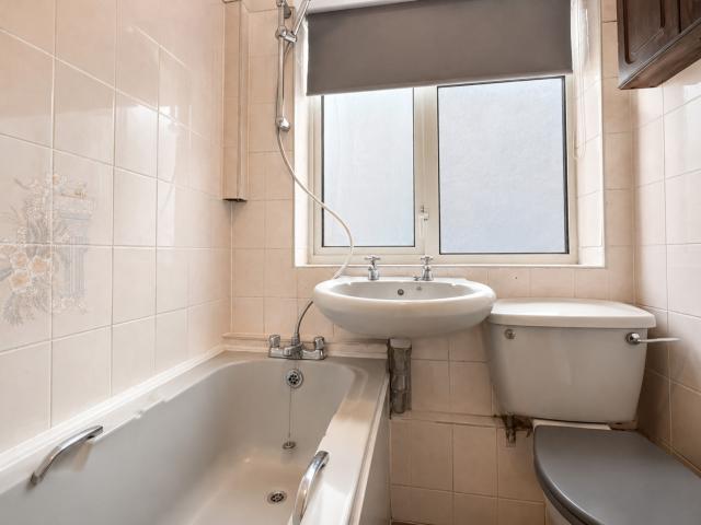 2 bedroom flat to rent on Laurier Road, London