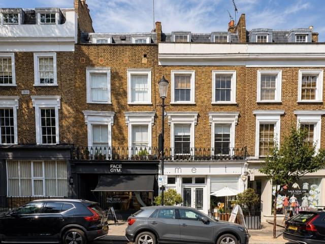 2 bedroom flat to rent on Ledbury Road, London