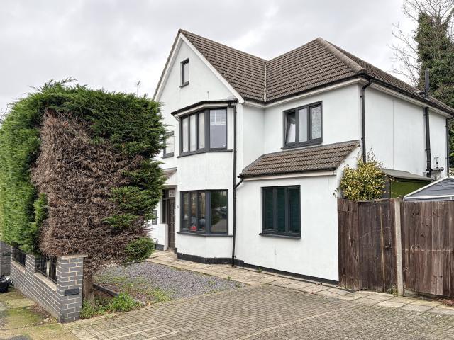 2 bedroom flat to rent on Llanvanor Road, London