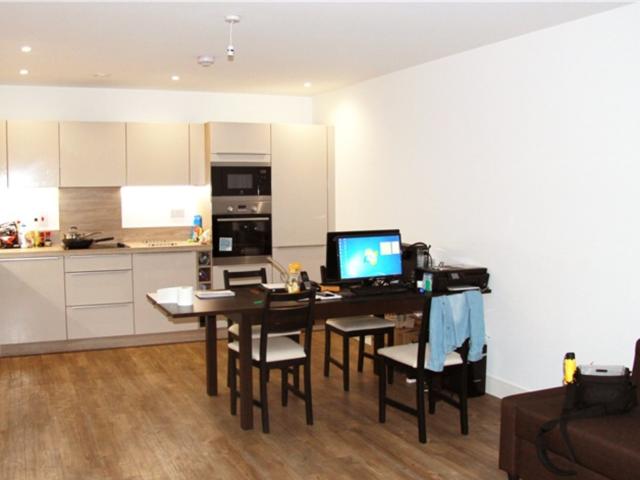2 bedroom flat to rent on Pell Street, London