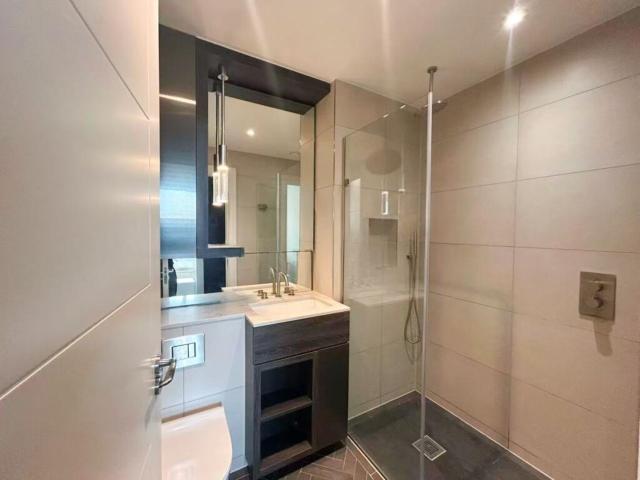 2 bedroom flat to rent on Queenshurst Square, London