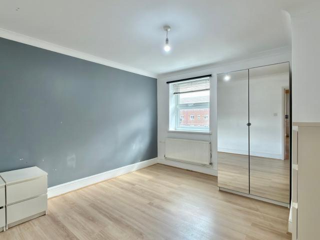 2 bedroom flat to rent on Rogers Road, London