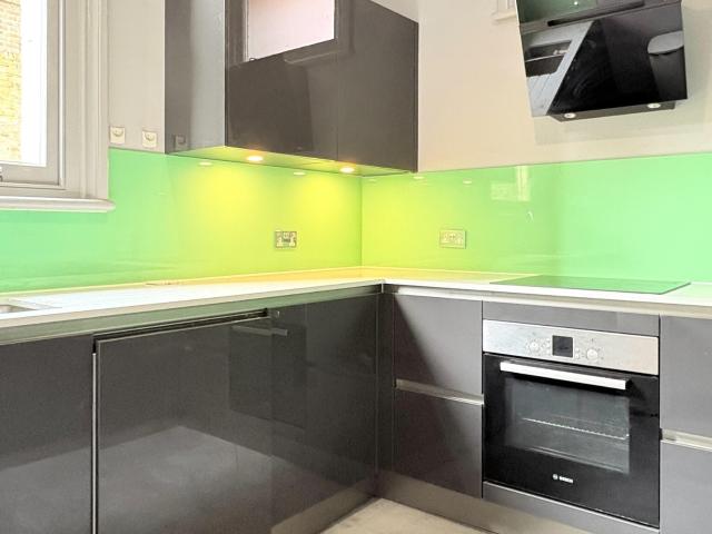 2 bedroom flat to rent on Roland Gardens, London