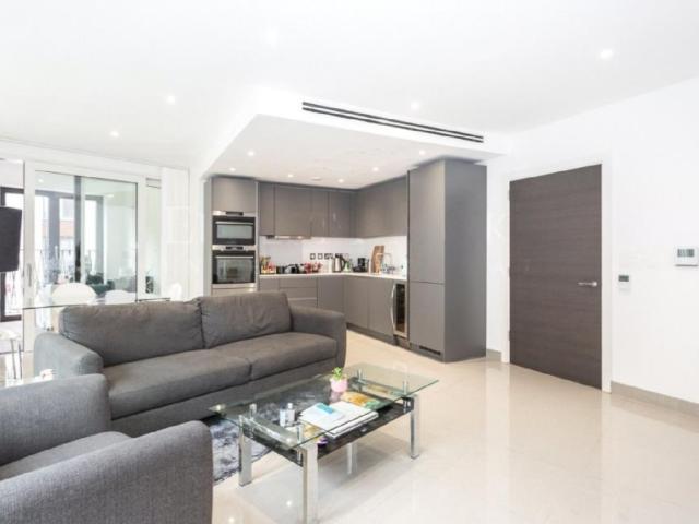 2 bedroom flat to rent on St. Georges Circus, London