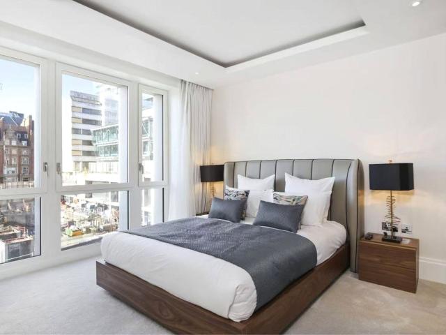 2 bedroom flat to rent on Strand, London