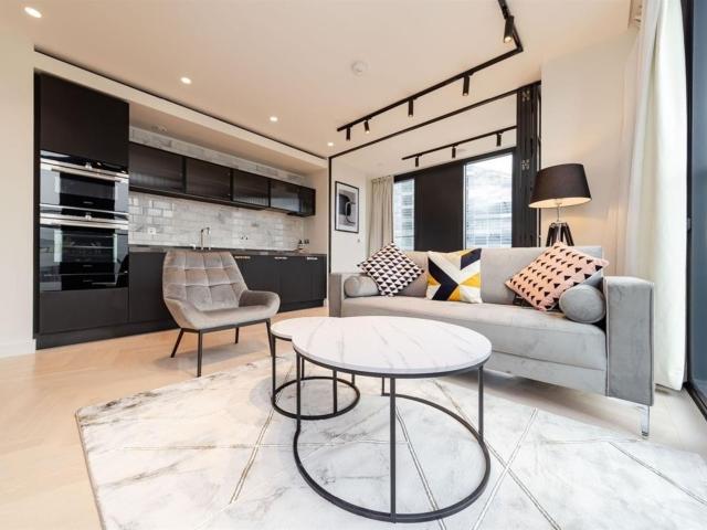 2 bedroom flat to rent on Sun Street, London