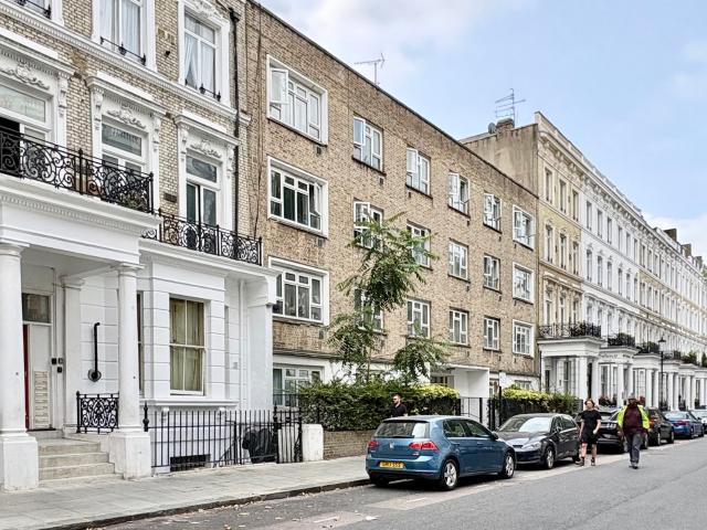 2 bedroom flat to rent on Trebovir Road, London