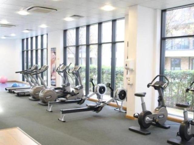 2 bedroom flat to rent on Upper North Street, London