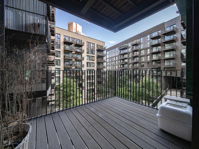 2 bedroom flat to rent on Viaduct Gardens, London