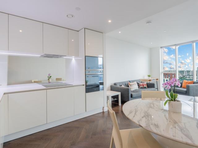 2 bedroom flat to rent on Wandsworth Road, London