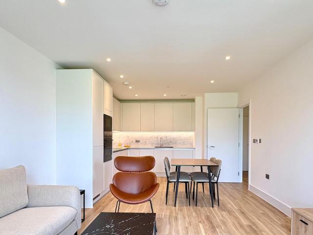 2 bedroom flat to rent on Westray Drive, London