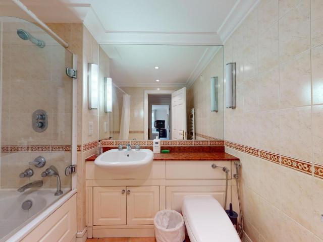 2 bedroom flat to rent on Wrights Lane, London