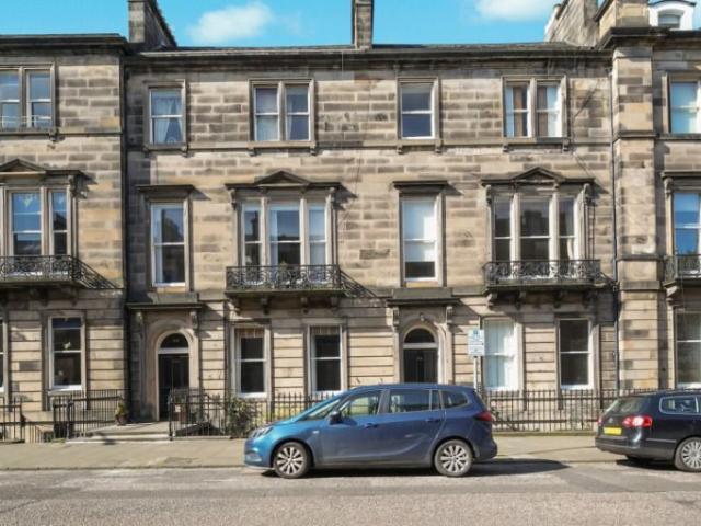2 bedroom flat to rent at Manor Place, Edinburgh