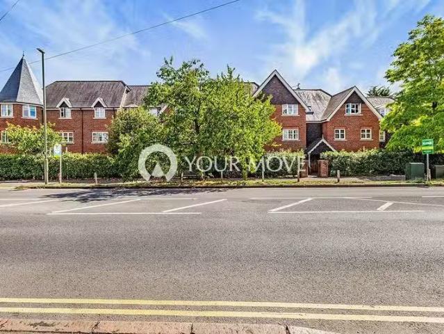 2 bedroom Flat to rent, Albany Place, Egham, TW20 £1,700 pcm