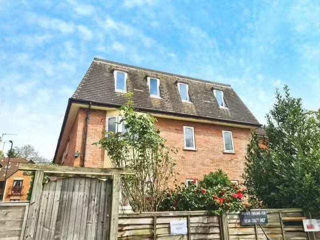 2 bedroom Flat to rent, Bullar Road, Southampton, SO18 £1,100.