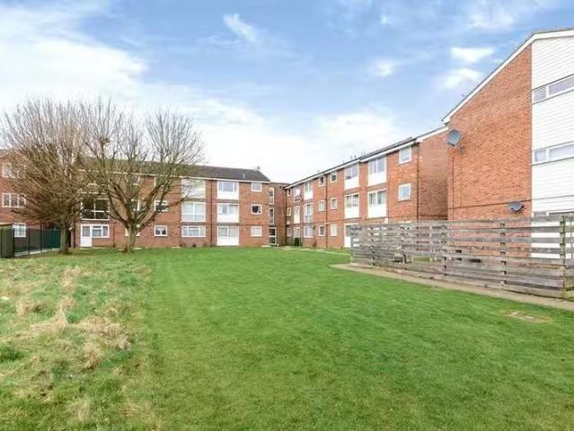 2 bedroom Flat to rent, Burns Drive, Hemel Hempstead, HP2 £1.