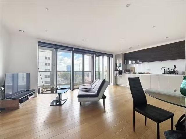 2 bedroom Flat to rent, Barking Road, London, E16 £2,100 pcm