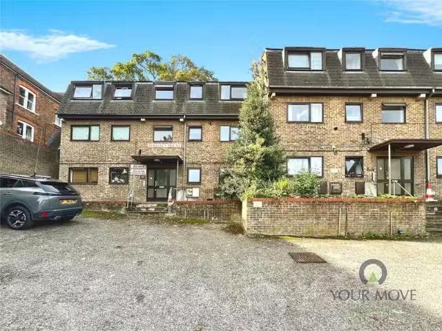 2 bedroom Flat to rent, Berkeley Mount, Old Road, ME4 £1,150.