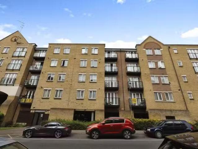2 bedroom Flat to rent, Black Eagle Drive, Northfleet, DA11 £.