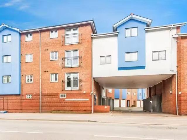 2 bedroom Flat to rent, Bonhay Road, Exeter, EX4 £1,600 pcm