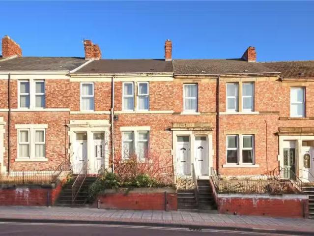 2 bedroom Flat to rent, Brinkburn Avenue, Saltwell, NE8 £700.