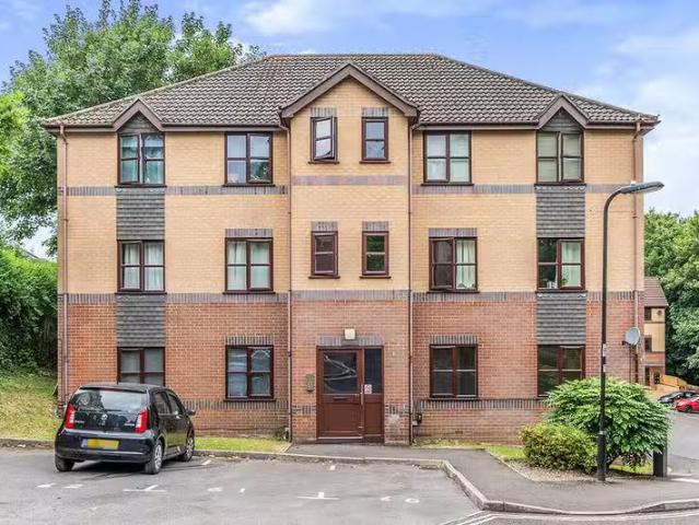 2 bedroom Flat to rent, Briarswood, Southampton, SO16 £1,150.