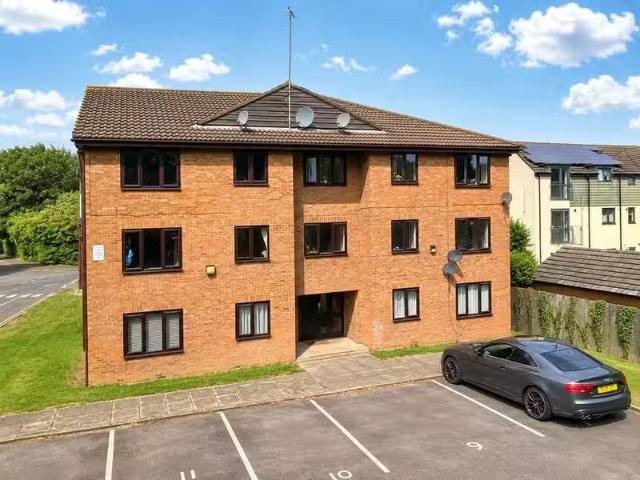 2 bedroom Flat to rent, Castle Street, Wellingborough, NN8 £8.