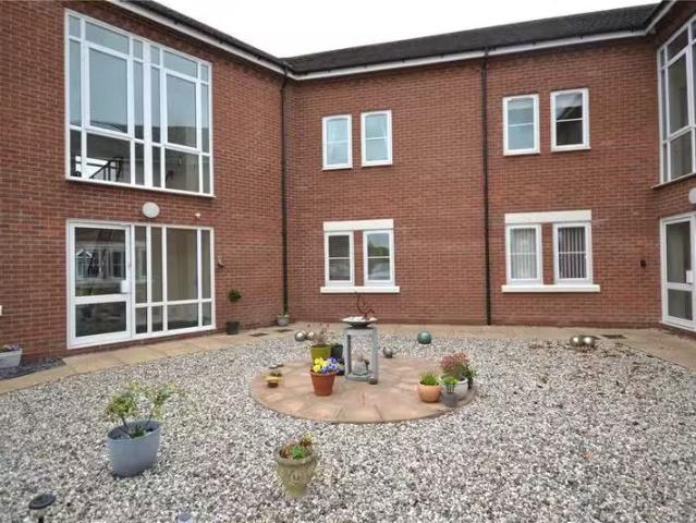 2 bedroom Flat to rent, Castlemill Close, Weston, ST18 £945 pcm