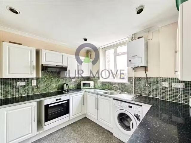 2 bedroom Flat to rent, Carnbrook Road, London, SE3 £1,750 pcm