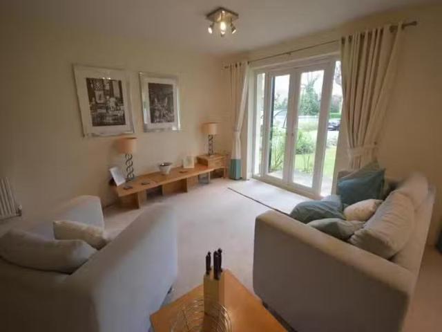 2 bedroom Flat to rent, Christchurch Park, Sutton, SM2 £1,750.