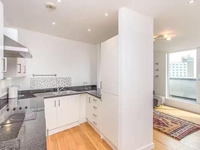 2 bedroom Flat to rent, Clarendon Road, Watford, WD17 £1,650.