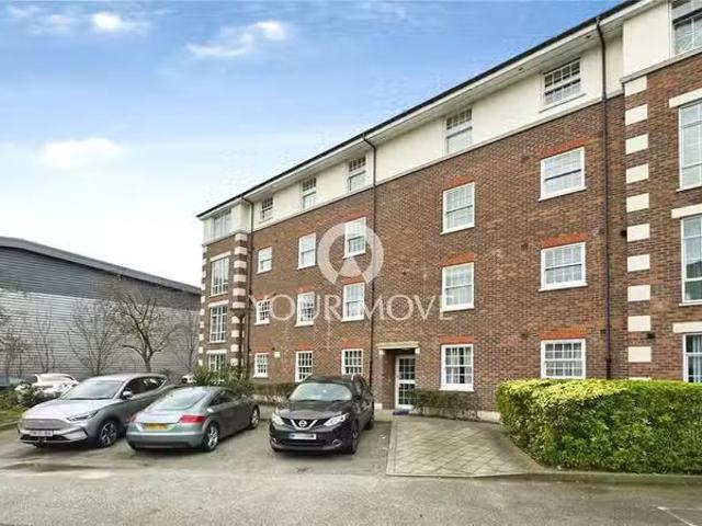 2 bedroom Flat to rent, Cornwallis Road, London, SE18 £1,900.