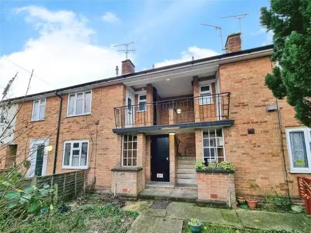 2 bedroom Flat to rent, Cranbrook Close, Gillingham, ME8 £1,0.