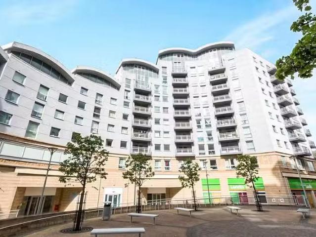 2 bedroom Flat to rent, Crown Heights Alencon Link, Basingstok.