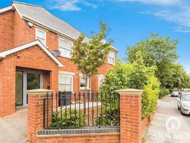 2 bedroom Flat to rent, Dashwood Road, Gravesend, DA11 £1,300.
