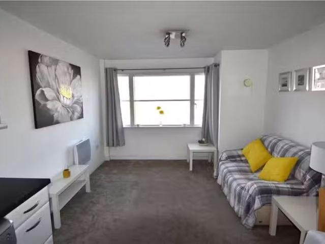 2 bedroom Flat to rent, Exeter Street, Plymouth, PL4 £950 pcm