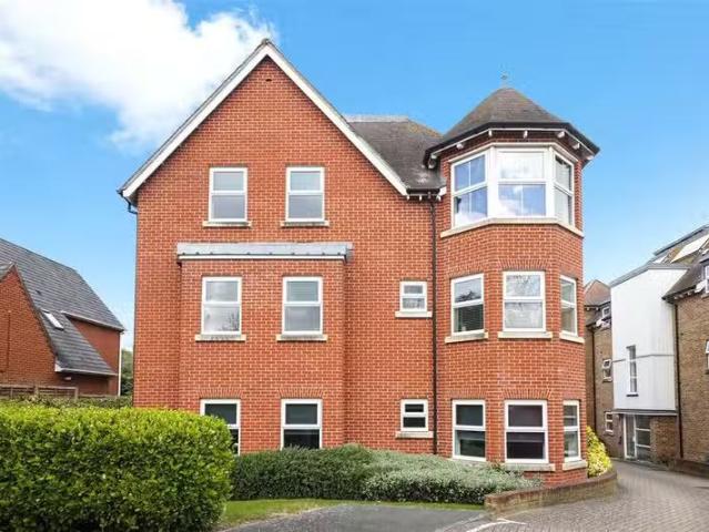 2 bedroom Flat to rent, Egham Hill, Egham, TW20 £2,000 pcm