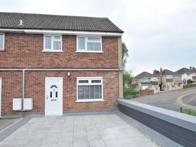 2 bedroom Flat to rent, Ellacombe Road, Longwell Green, BS30.
