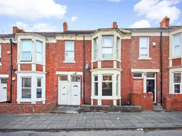 2 bedroom Flat to rent, Fern Dene Road, Saltwell, NE8 £750 pcm
