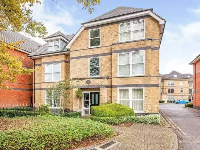 2 bedroom Flat to rent, Flat 5 Gallery Court Vicarage Road, Eg.