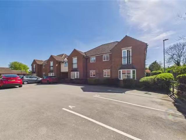 2 bedroom Flat to rent, Flat 8 Cedar Gate Manning Road, Moulto.