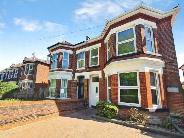2 bedroom Flat to rent, Foundry Lane, Southampton, SO15 £1,20.