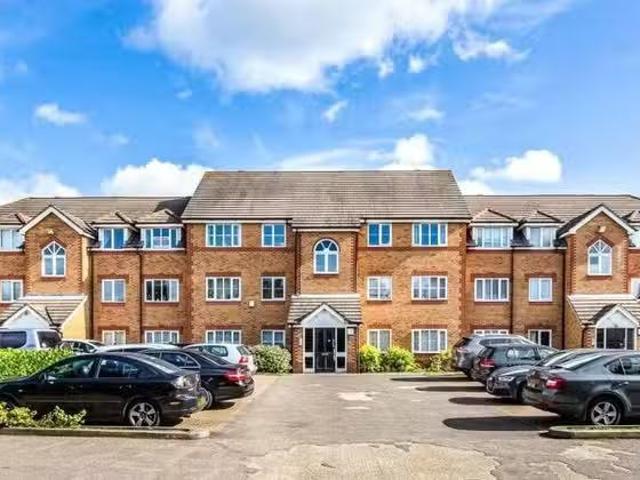 2 bedroom Flat to rent, Gillards Mews, Walthamstow, E17 £1,80.
