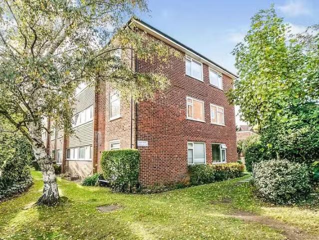 2 bedroom Flat to rent, Gravel Hill Close, Bexleyheath, DA6 £.