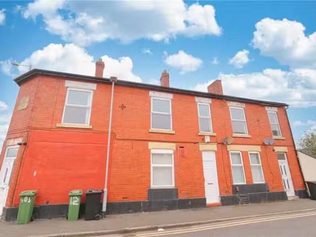 2 bedroom Flat to rent, Hyde Road, Denton, M34 £950 pcm